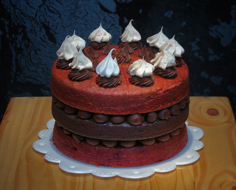 11 Stylish Heart-Shaped Cakes Designs for Anniversaries